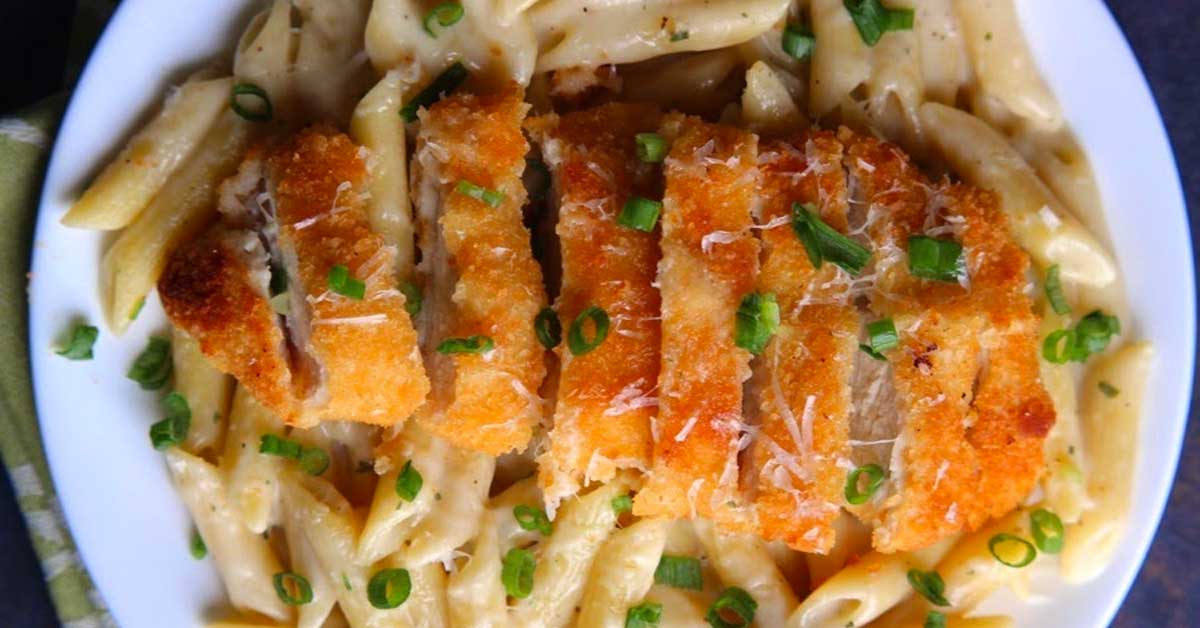 30-Minute Garlic Parmesan Pasta with Crispy Chicken